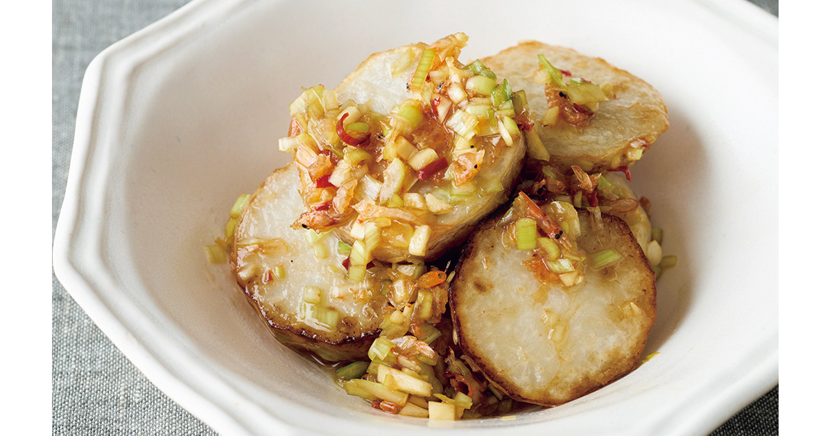 【主菜も副菜も！お弁当にも！秋野菜でひとり分レシピ】揚げ焼き里芋の食べるラー油あえ／里芋のごま焼き | NHK出版デジタルマガジン